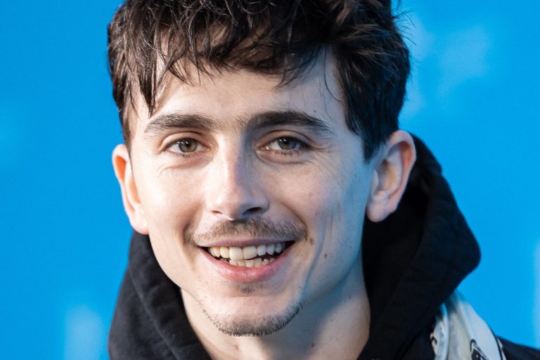 Тимоти Шаламе побил рекорд 30-летней давности, установленный Николасом ...